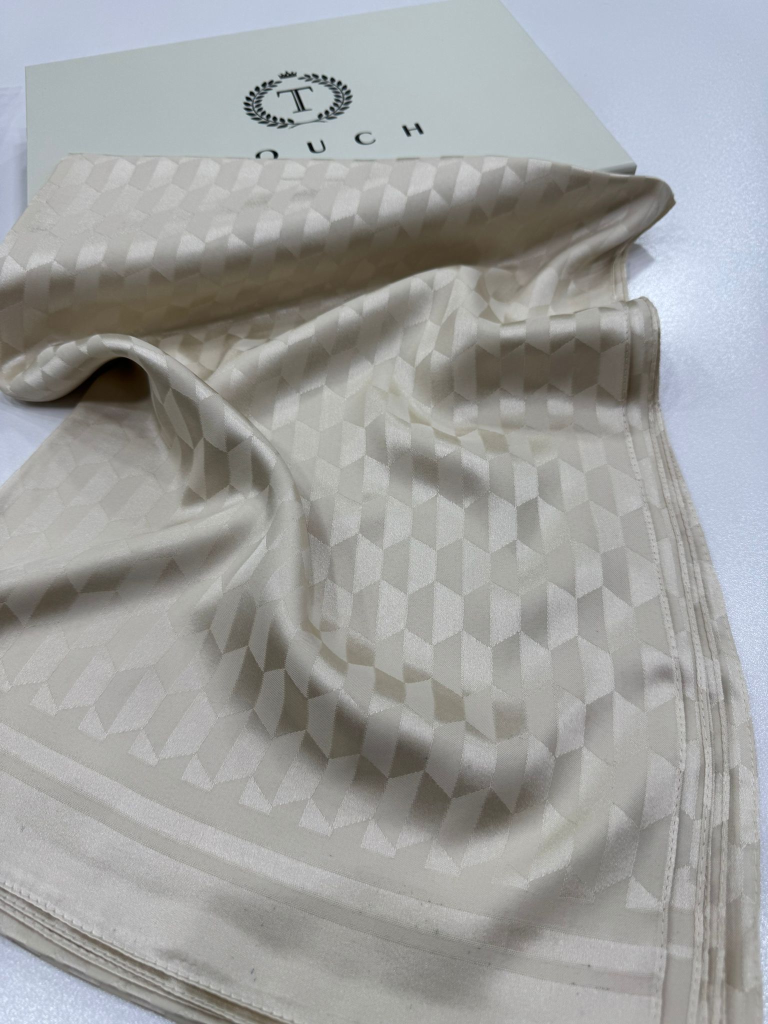 Qoza Desen İpeksi Jakar Şal - Ekru – Oxygen Scarfs