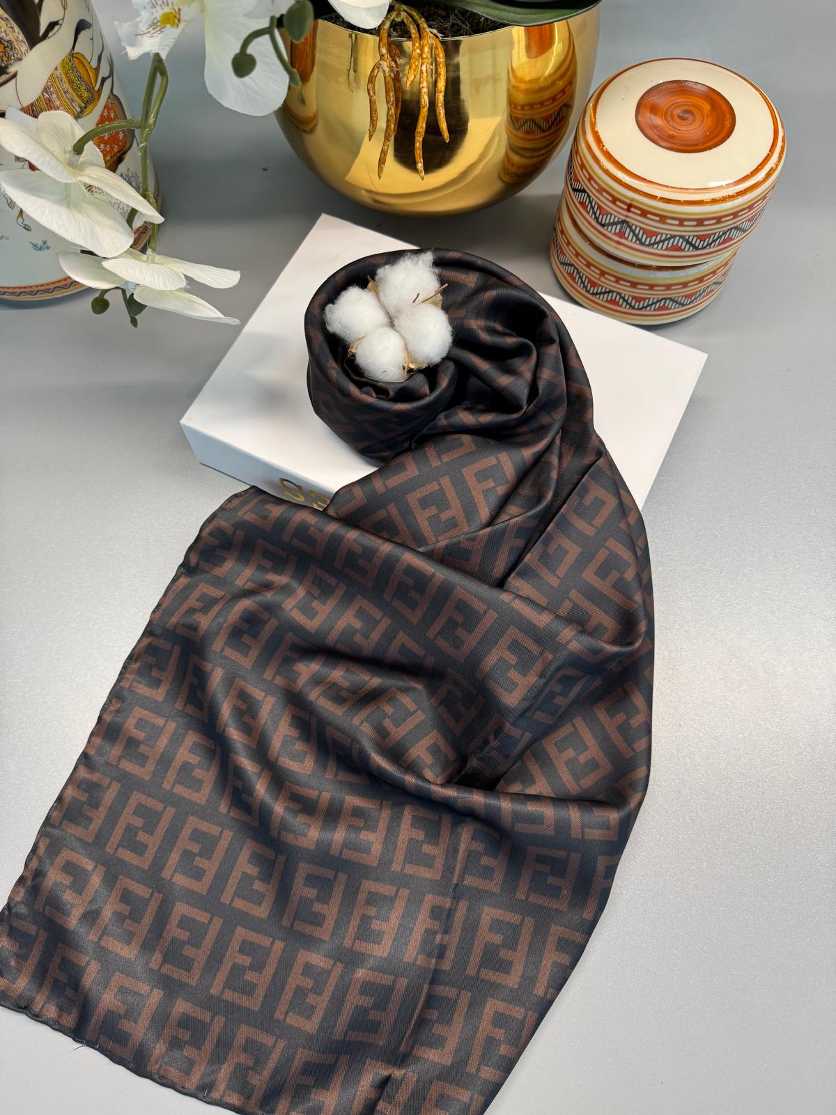 Fendi Siyah Biyeli Twil Eşarp – Oxygen Scarfs